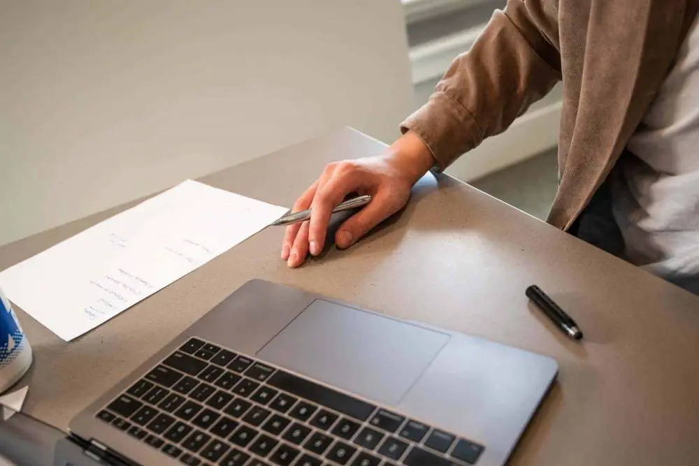 Cambridge A2 Key (KET): Reading and Writing Part 7 - Teacher Phill